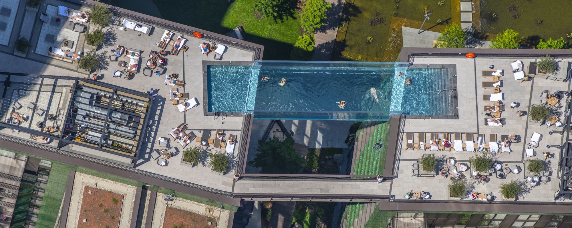 Embassy Gardens Sky Pool and Deck - Delmatic
